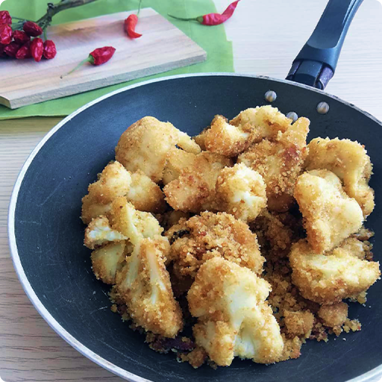 Cabbage with anchovies Rizzoli and breadcrumbs in pan | Rizzoli