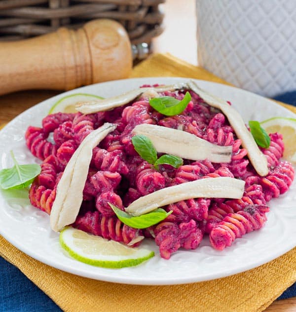 Pasta alla crema di barbabietola e filetti di alici marinate Rizzoli ...